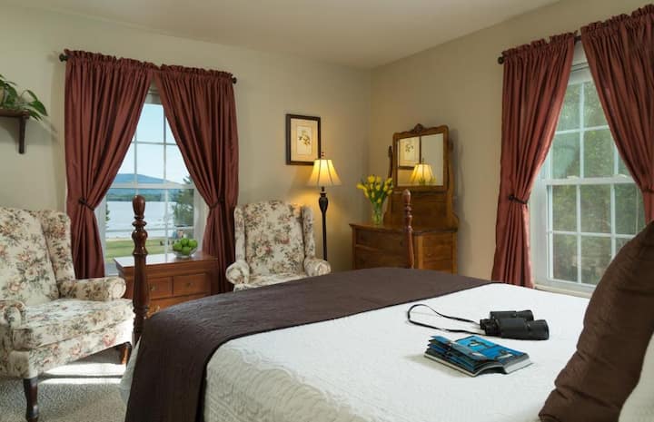Inn At Pleasant Lake - Room 2 - New London, NH