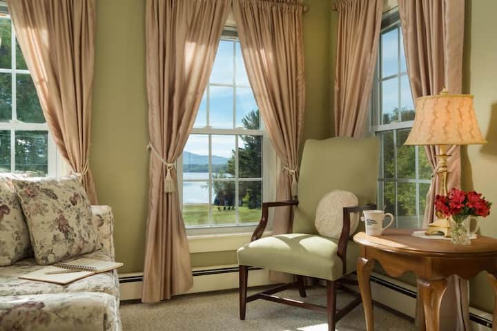 Inn At Pleasant Lake - Junior Suite 4 - New London, NH