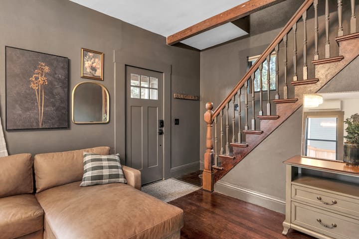 Casa Nera- Modern Vintage Remodeled 1915 -Downtown - Everett, WA