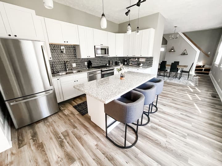 King Ensuites - Hangout Loft - Perfect For Groups - Indianapolis