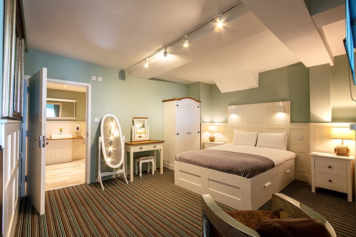 Bernadette Suite - Beachfront Deal - 딜