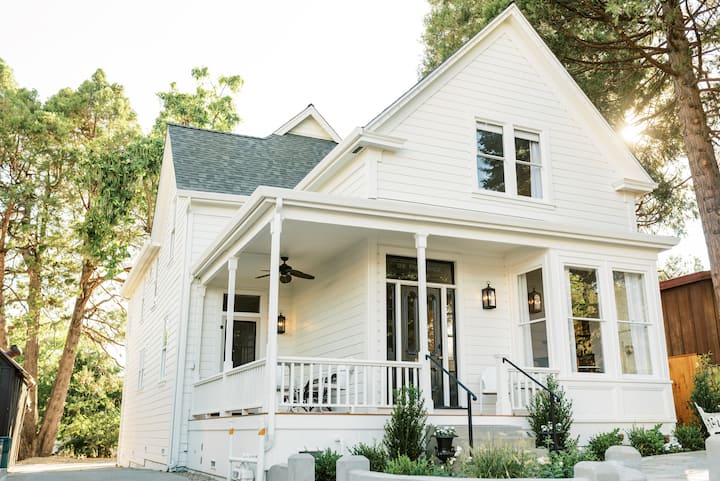 The Parsonage 1865 | Luxury Victorian Downtown - Grass Valley, CA