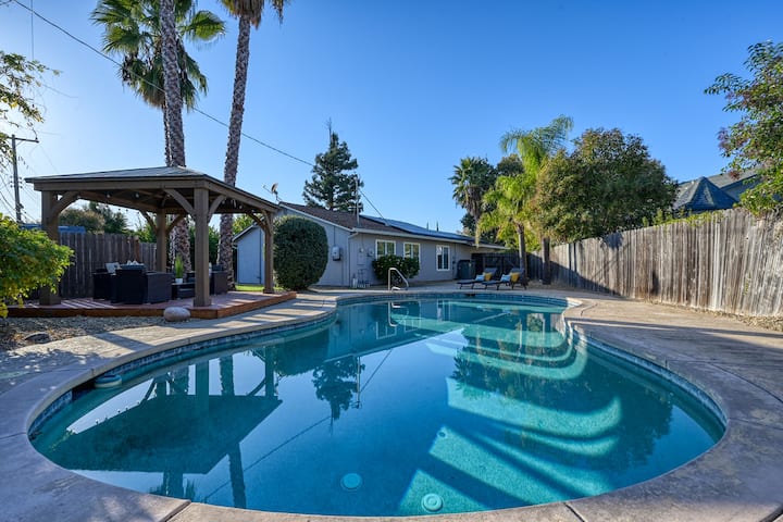 Ranchohouse: With Pool, Gazebo, & Easy City Access - Rancho Cordova, CA