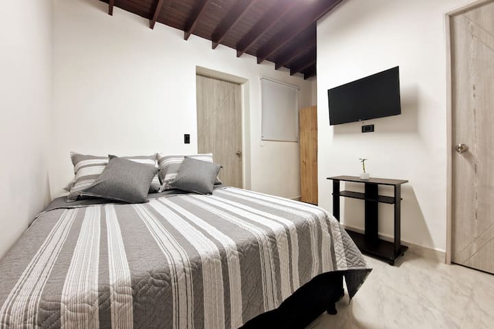 Apartaestudio Cerca A La Upb, Av. 70 (104) - Medellín