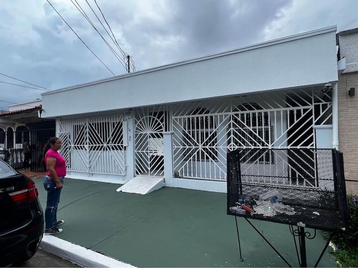Amplia Casa Multi-familiar - Panama