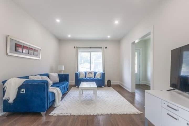 Cozy, Fully Renovated Home Near Lake- Lorne Park - Mississauga