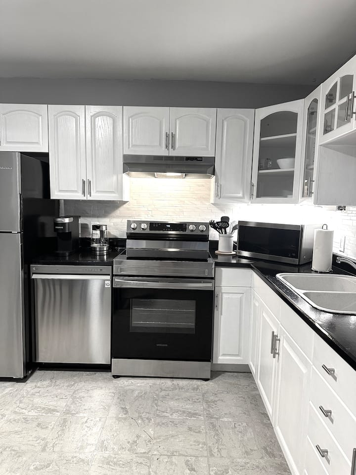 Spacious Downtown 3br Home, 4bds - Yellowknife