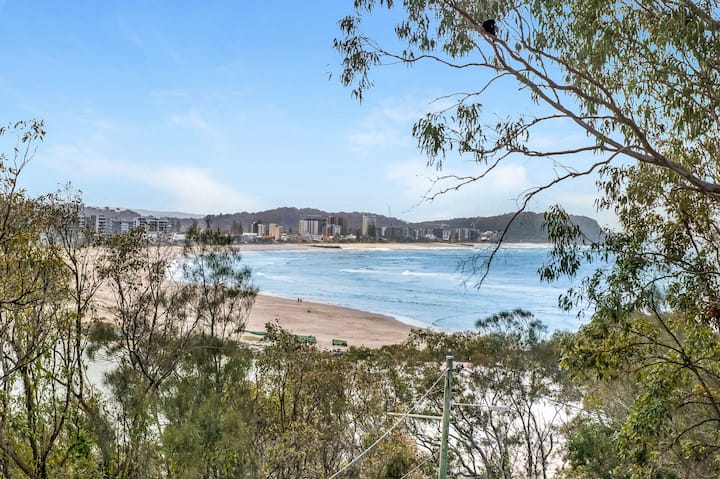 Oceanside Villa Ii. Forest Meets Sea - Coolangatta