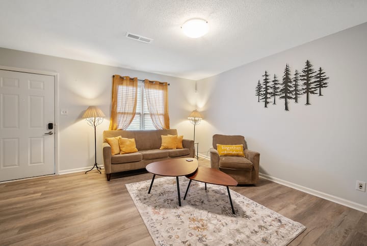 Cozy 2br Townhome Near Duke – Pet Friendly! - Durham, NC