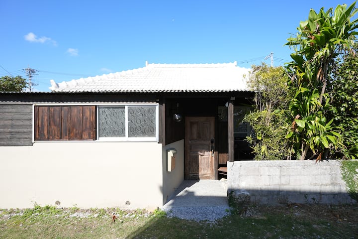 New! "Tanko House" A small house in the village of Nakijin Village, in ...
