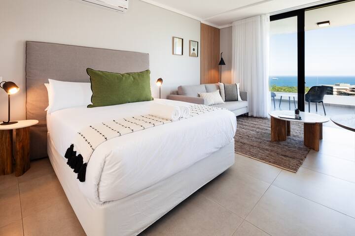 Luxe Corner Apartment | Ocean View | Pool | Aircon - Umhlanga
