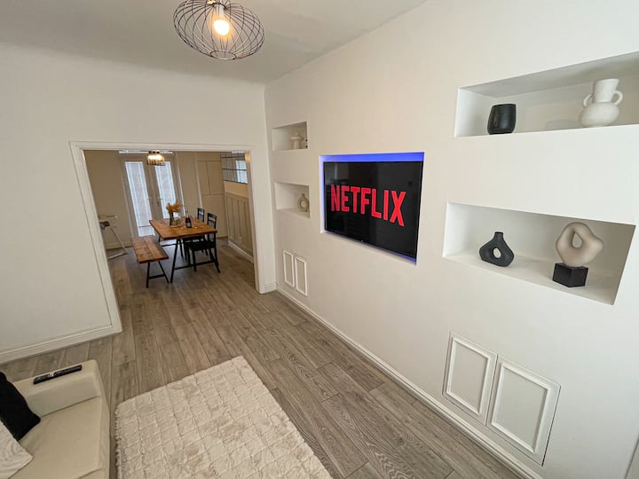 Fantastic, Modern Family Home In Wallasey - For 5 - Leasowe Castle Hotel
