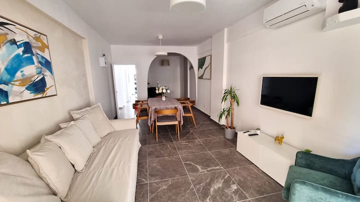 Center 2br Apt W/ Parking | 250m Walk From Beach - Larnaca