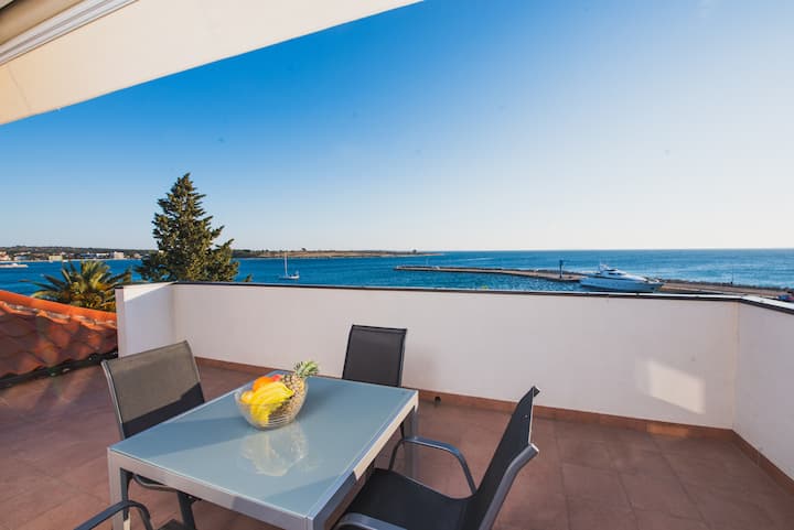 Studio Apartment With A Sea View And Terrace - Novalja