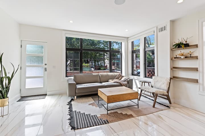 Designer Home | Patio | Parking |Subway Entirehome - 로커웨이 비치