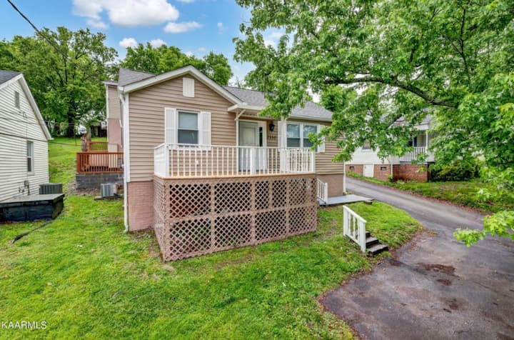 New Fully Renovated Property - Knoxville, TN