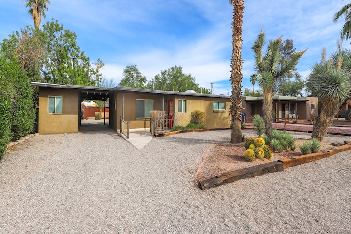 World Traveler's Tucson Oasis - Tucson, AZ