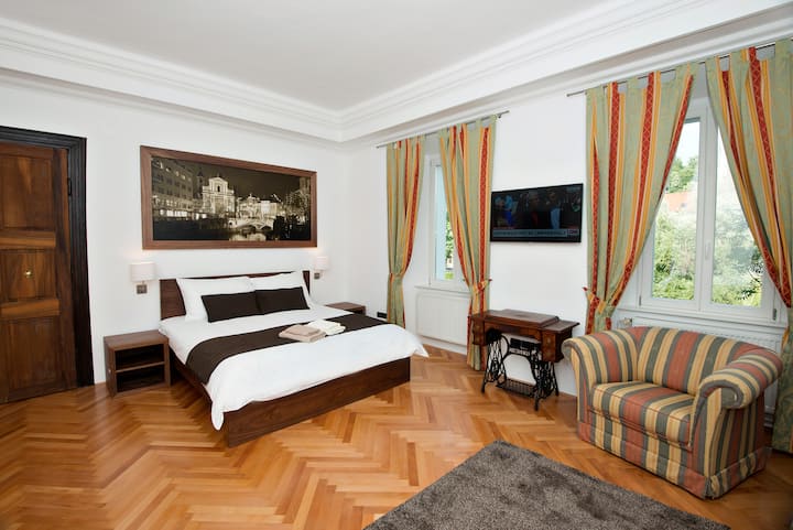 Deluxe Ap W/ River & Castle View, 3min From Centre - Ljubljana