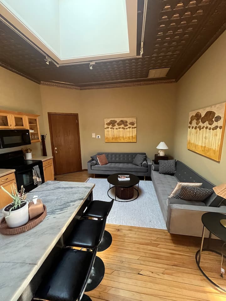 Historic Downtown Apt, Algoma Suites #7 - Oshkosh, WI
