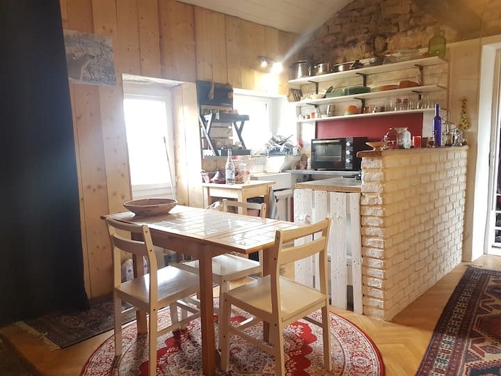 Chambre Dans Petite Maison Simple, Rustique - Cahors