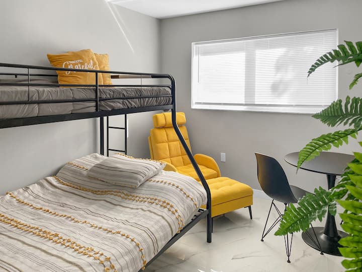 Remodeled Room -Central Location - Miami, FL
