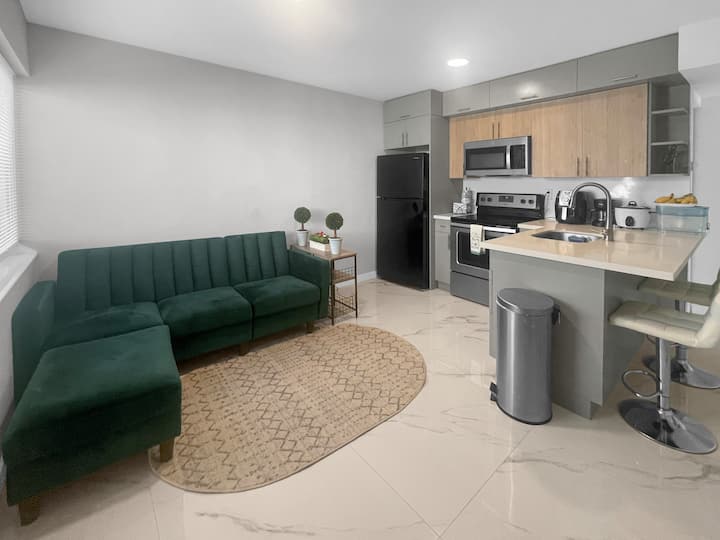 Remodeled Room -Central Location - Miami, FL