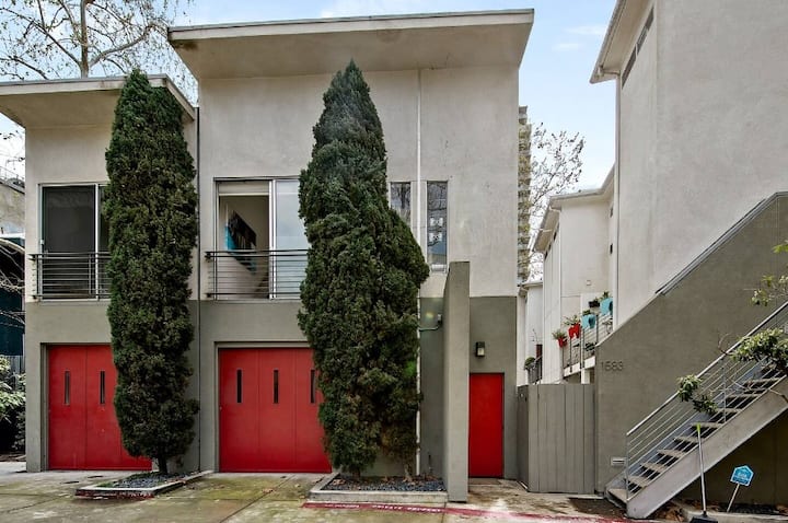 Stylish Loft In Little Italy - San Diego