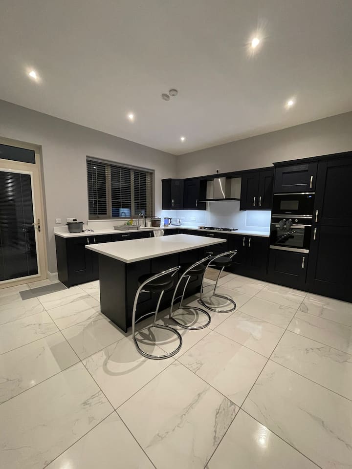 Boutique Villa - Luxury Room 1 - Armagh