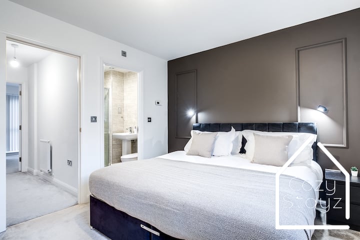 Spacious 5 Bed | 2 Prvt Park | City Centre - Sutton Coldfield