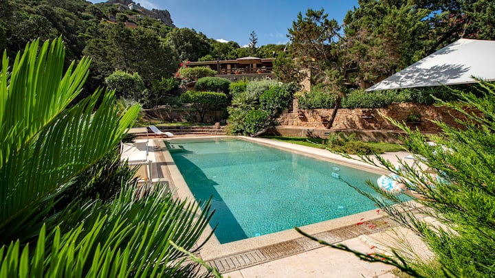 Villa Nel Parco Con Piscina E Privacy Assoluta - Costa Paradiso