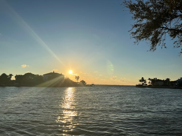 Cottage By The Bay. Walk, Bike, Swim, Kayak, Arts - Sarasota, FL