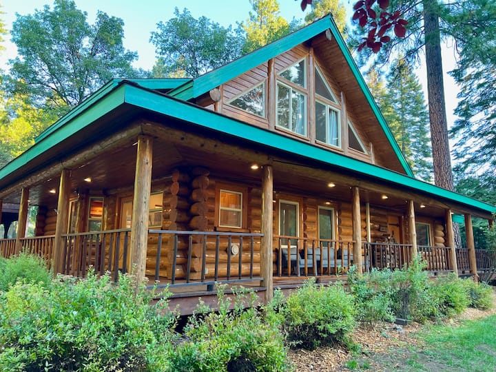 The Yeti Lodge - In Mt. Shasta Longterm Log Cabin - Mount Shasta, CA