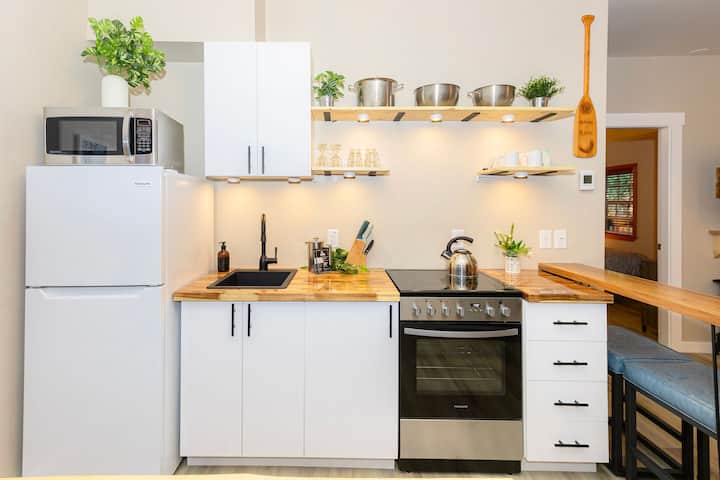 Newly Renovated! Terrace Beach & Lighthouse Trail! - Ucluelet