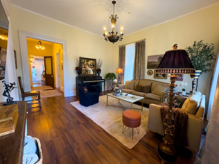 Historic Downtown Victorian Home - 클락스빌