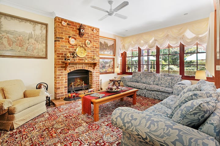 Montville Bed And Breakfast. Walk To Montville - Mapleton