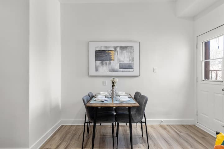 The Nook – Cozy Stay With Dedicated Office - Montreal