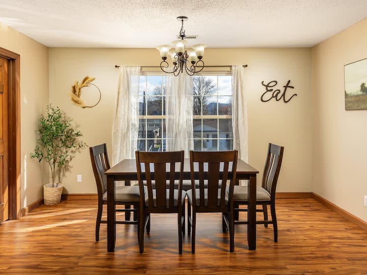 3 Bed, 2 Bathroom, Large Bonus Room, In Charleston - 查理斯頓