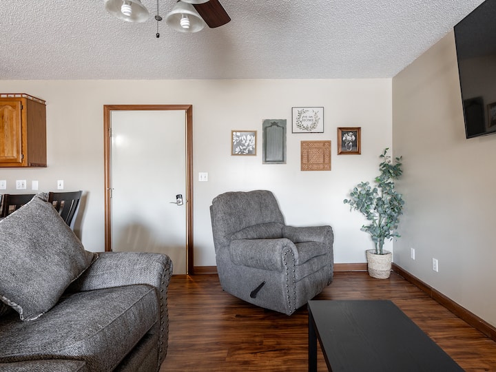 3 Bed, 2 Bathroom, Large Bonus Room, In Charleston - Charleston, WV