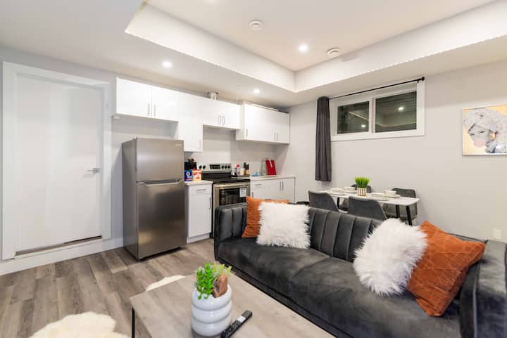 *High-quality Basement Suite*near Ua/whyteave - Edmonton