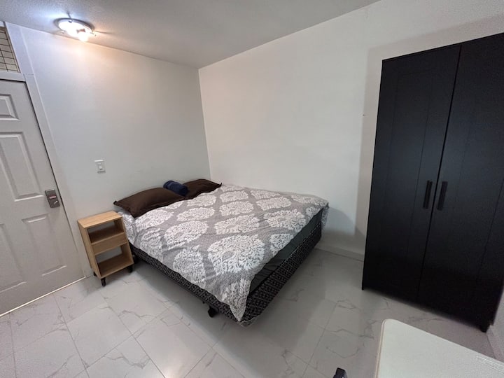 Private Room Lock Wifi Near Bus - Surrey, BC