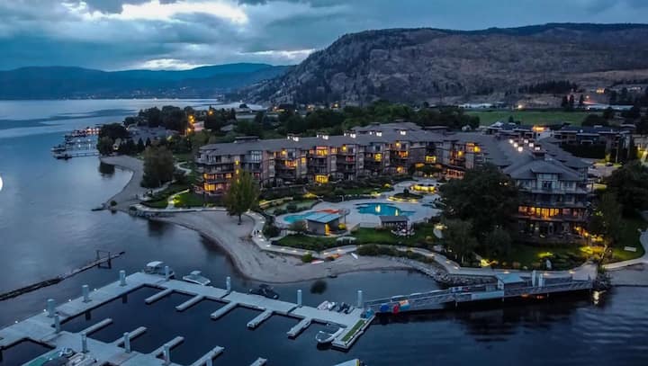 Poolside At The Cove Resort - West Kelowna