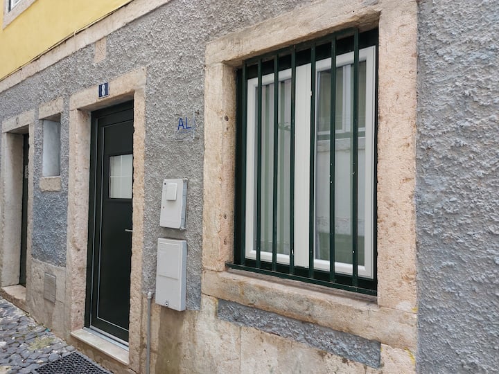 Simple Studio In Downtown "Baixa" - Lissabon
