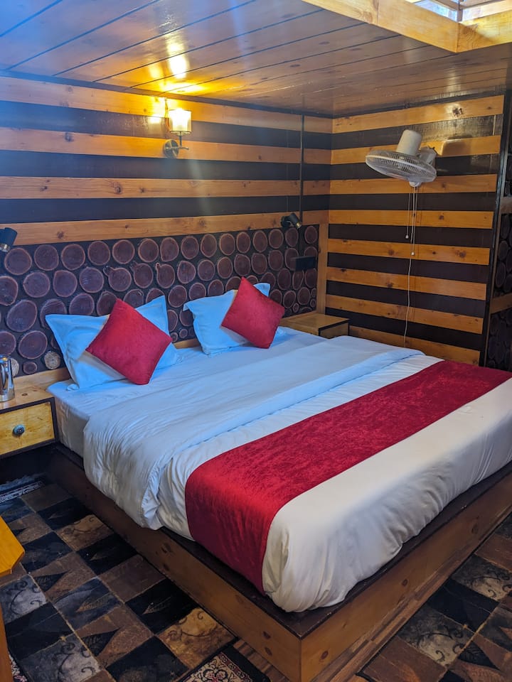 Boutique 4 Bedroom Tree House In Tiger Falls - Chakrata