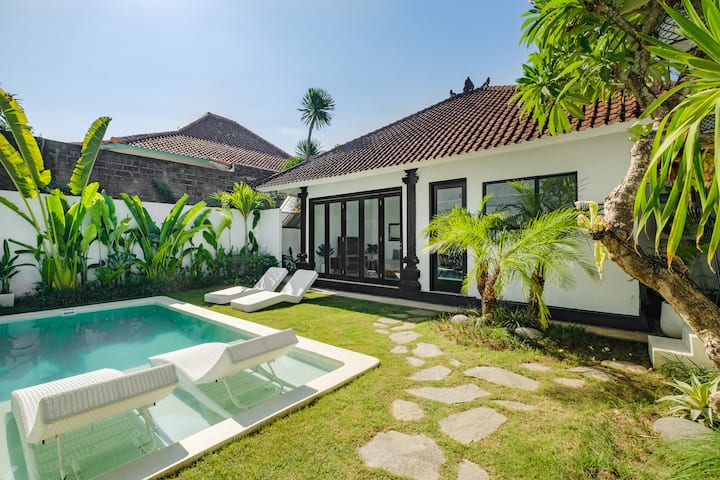 Unique 2 Br Villa Seminyak With Jacuzzi And Pool - クタ