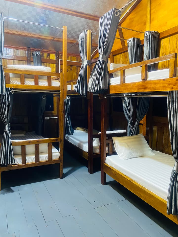 Eco Floating Dormitory With 03 Bunk Beds - Cat Ba