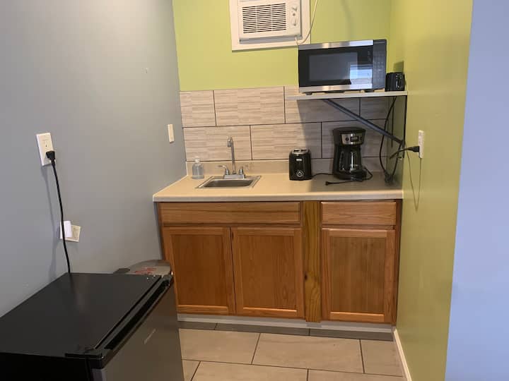 Friends & Family Suites Unit#2 - Pensacola, FL