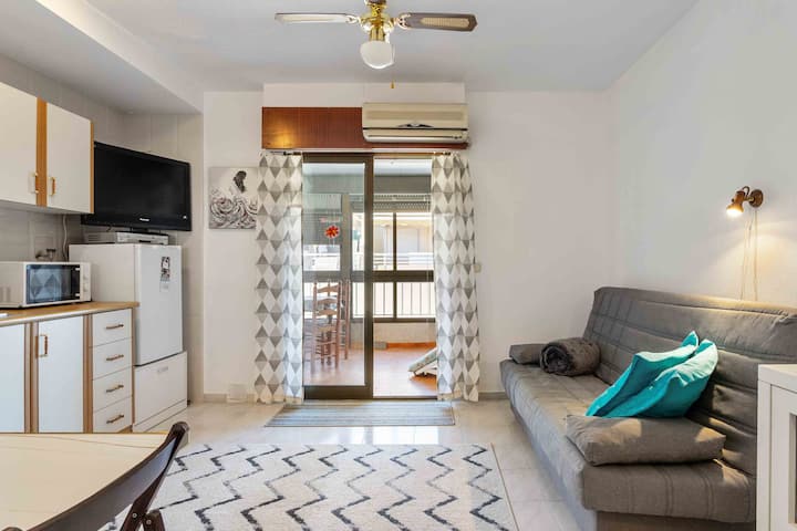 Compact Studio Apartment In Torrevieja - トレビエハ