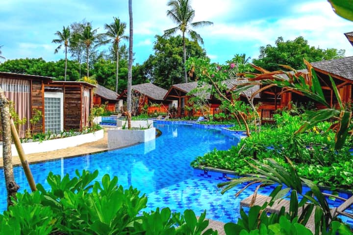 Beach Front Lagoon 5 Br Side By Side Room #A17 - Gili-Inseln