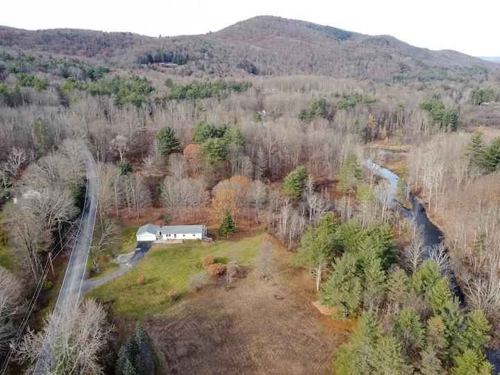 Riverside Ranch On Country Road - Stockbridge