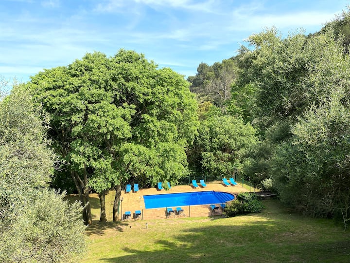 Extensive 12 Bedroom Holiday Villa With Pool - Banyoles